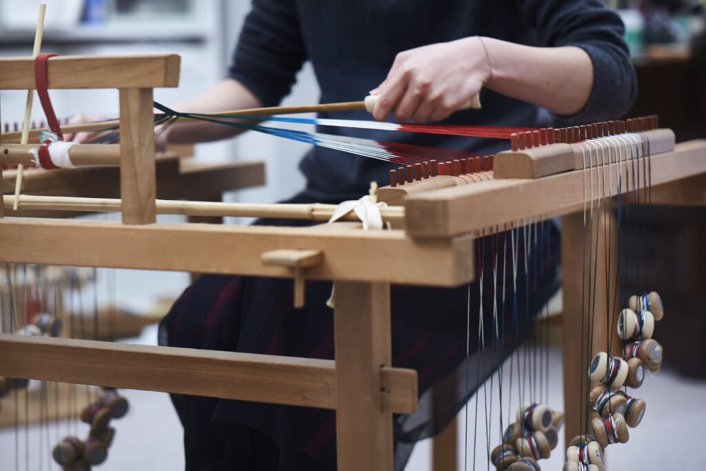 Stories | Amarrando los deseos: la historia y el futuro del kumihimo