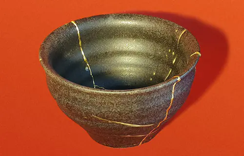 Kintsugi: Aceitar e Valorizar as Imperfeições